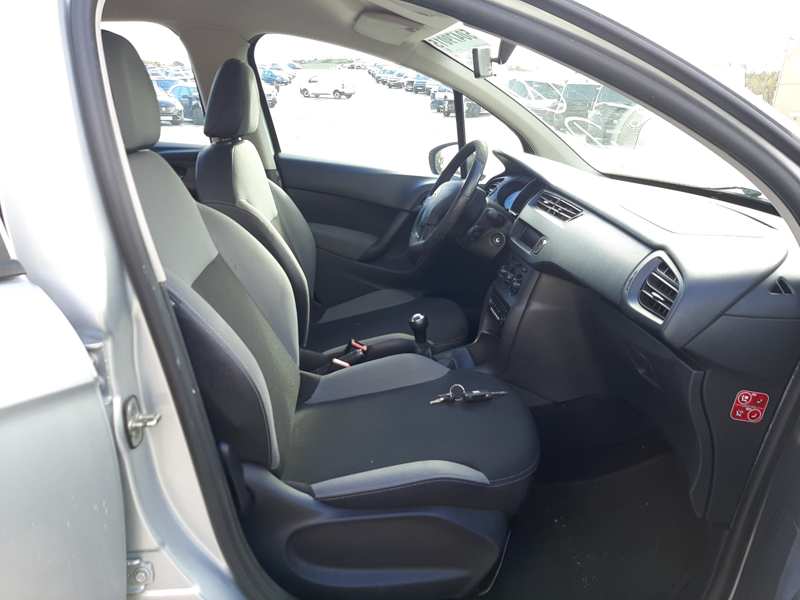 VIN: VF7SC8HR0BA575694 | Citroen C3 2011 historia del auto - Stat.vin