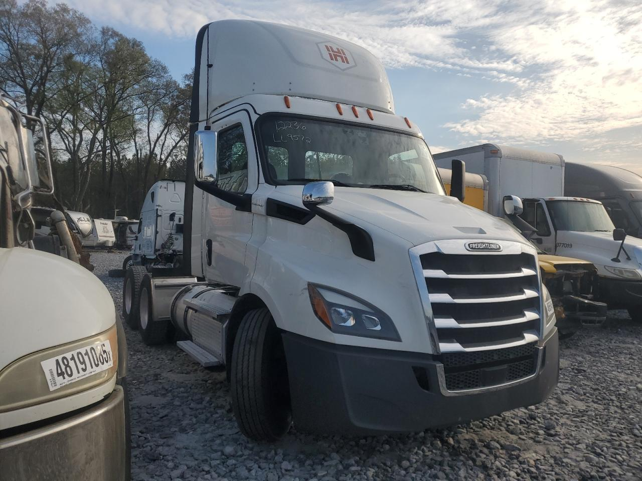VIN: 1FUJHTDV6LLLL9572 | FREIGHTLINER ALL OTHER 2020 car history - Stat.vin
